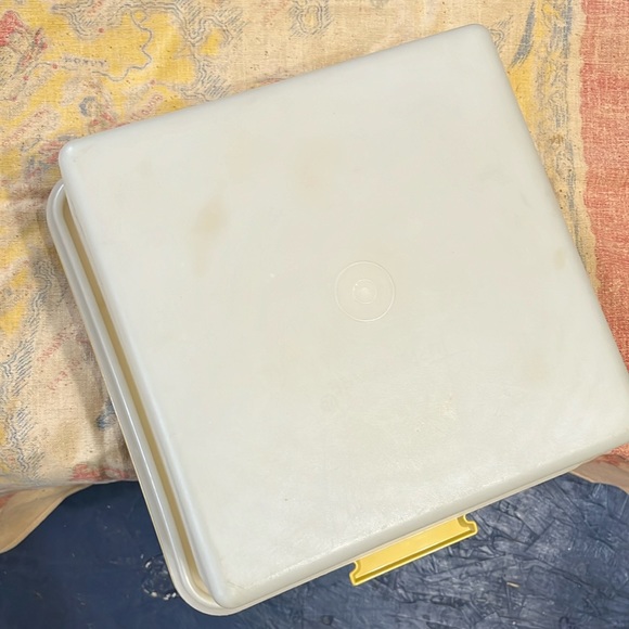 Tupperware | Kitchen | Vintage Tupperware Square Cake Carrier 2411 ...